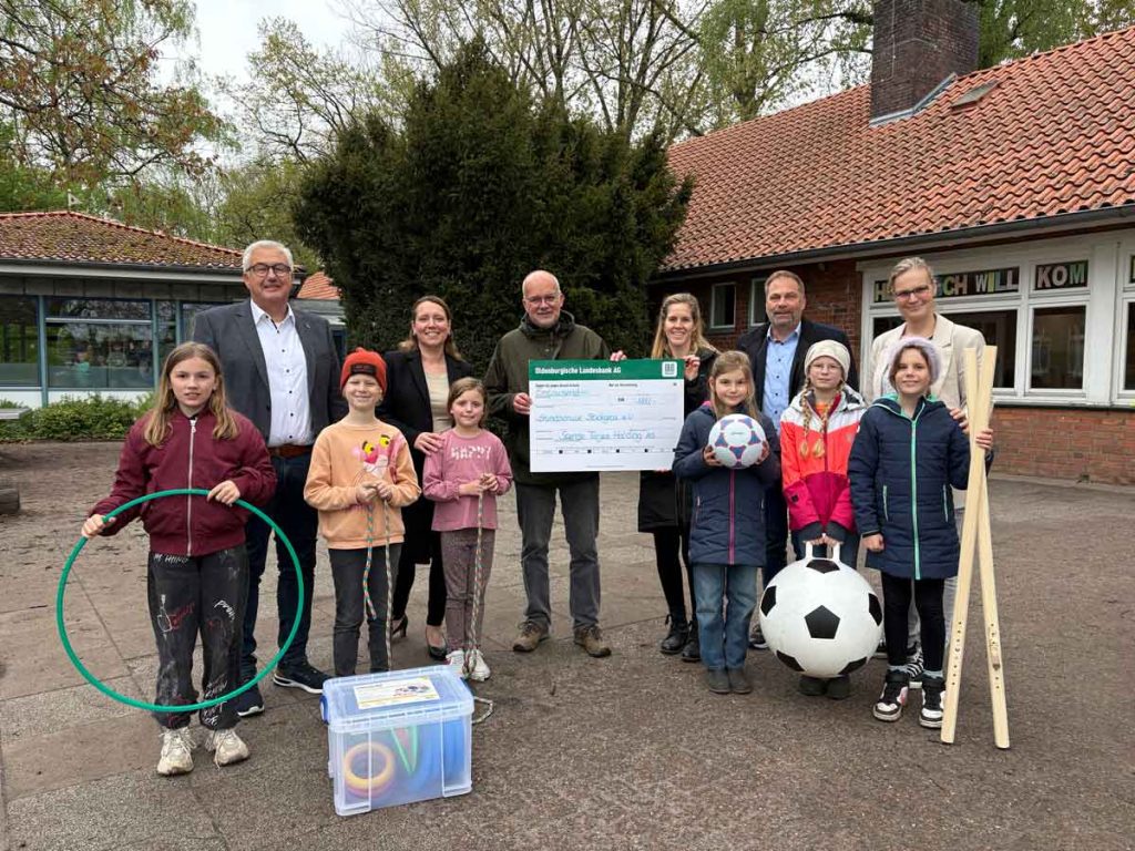 News: Spendenaktion Grundschule Stickgras | Tönjes Holding AG